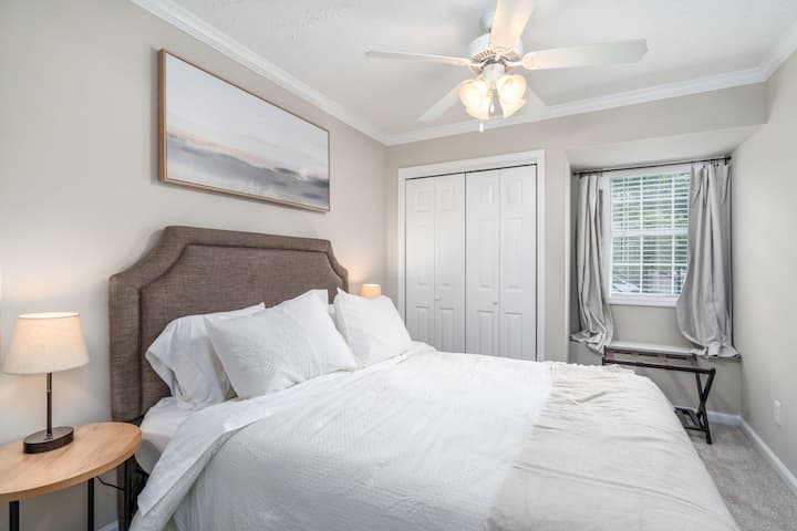 New- Wds, 0.1 To Stadium/neville Arena Dt, Parking - Auburn, AL