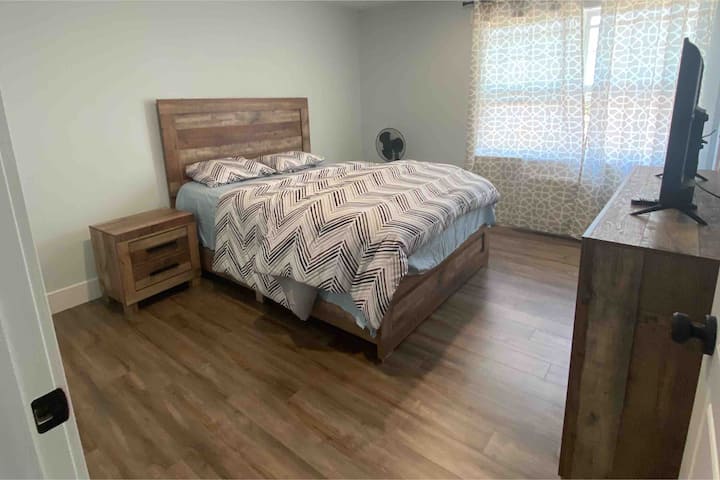 Bedroom In Home With Free Parking Shared Bathroom - Charlottetown