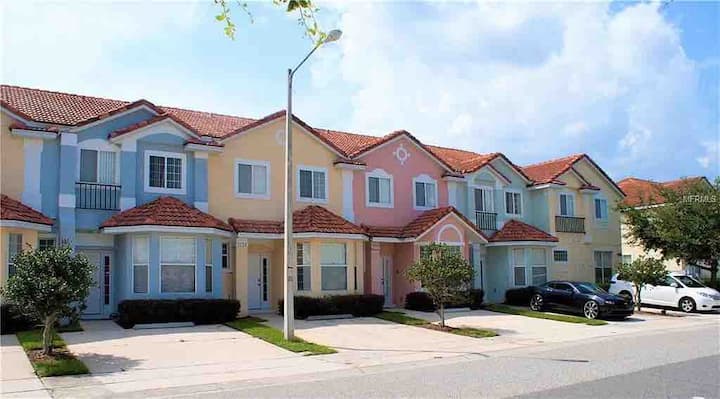 Modern Day Townhome Close To Disney! - Kissimmee, FL