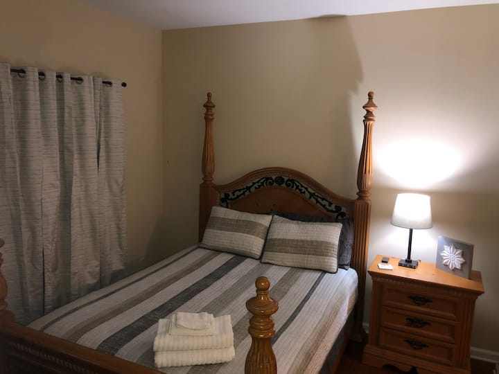The Suite Queen Bed Large Private Room & Bath, Tv - Cumming, GA