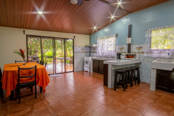 Amplia Casa Hacienda Junto Al Río Burrío - La Fortuna (Costa Rica)