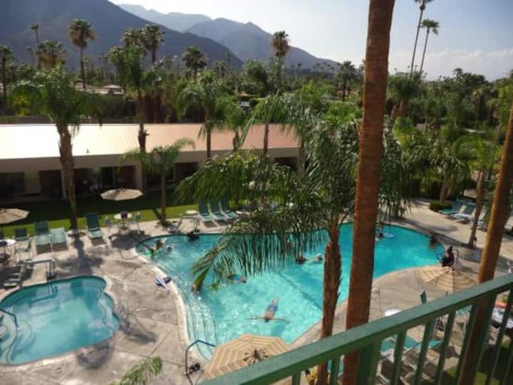 Palm Springs Resort Condo ~2 Bed~2 Bath - Palm Springs, CA