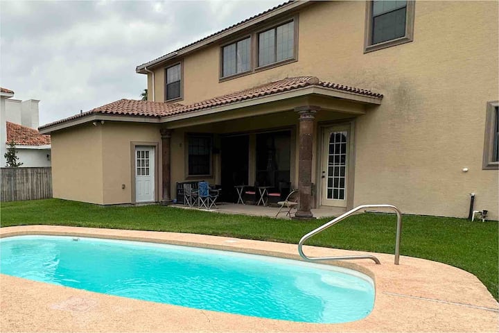 Spacious 4br/5rr Spanish Hacienda W/ Private Pool - Mission, TX