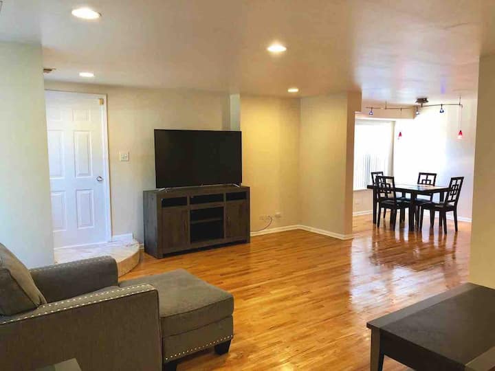 Spacious, Modern 2br Near U Of C- Feels Like Home - Chicago, IL