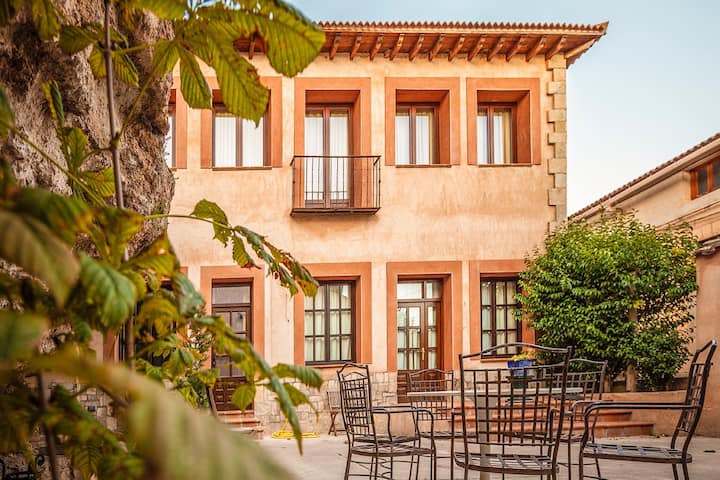 Extraordinaria Casa De 9 Dormitorios - Atienza