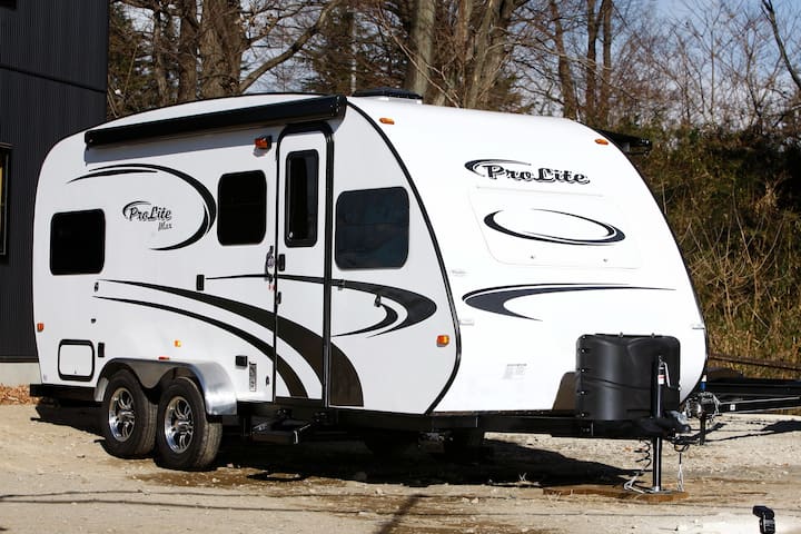 「マックス」カップルや一人旅に！ペットと泊まれるトレーラーハウスホテル - Karuizawa