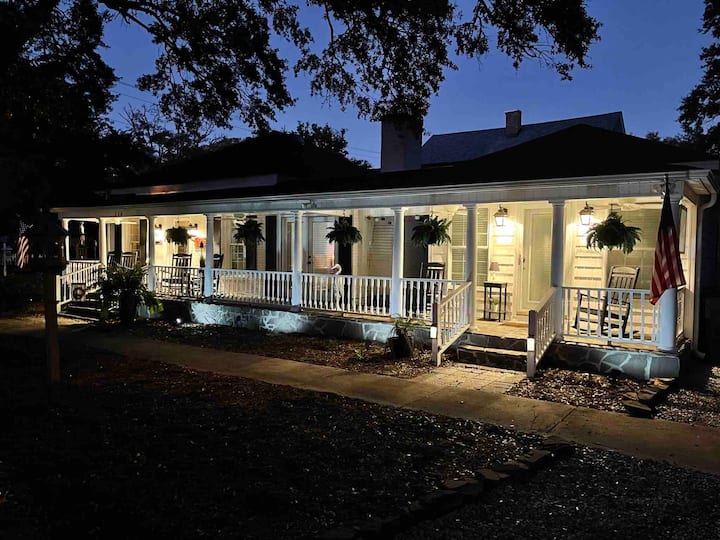 Cozy Cottage Close To Water - Southport, NC