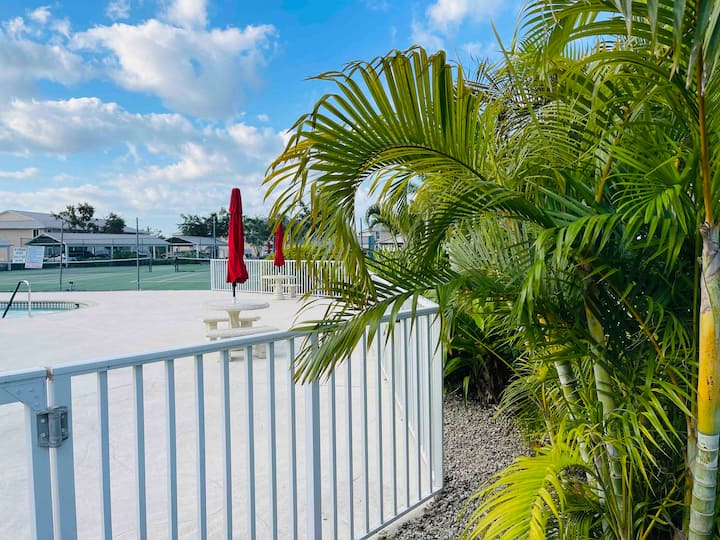 Spectacular Lakeview King Apt Pool, Tennis, Beach - Condominiums for ...