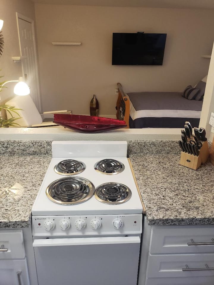 Fully Furnished Condo -Internet- Pool_hot Tub - Surprise, AZ