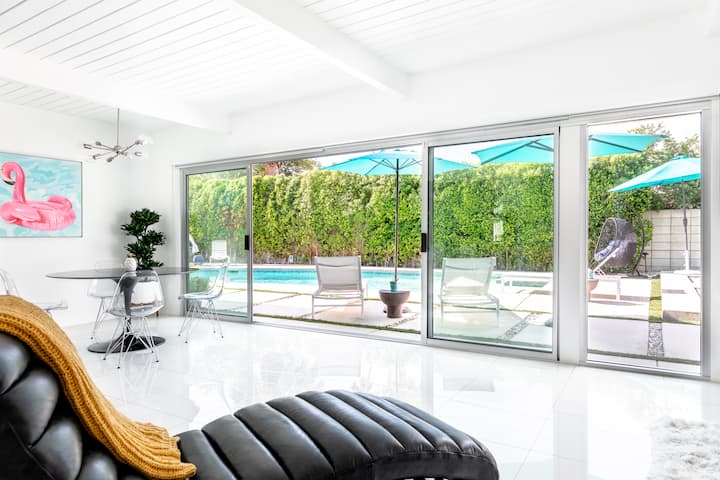 Casa Jacques: The Blue Door House - Palm Springs