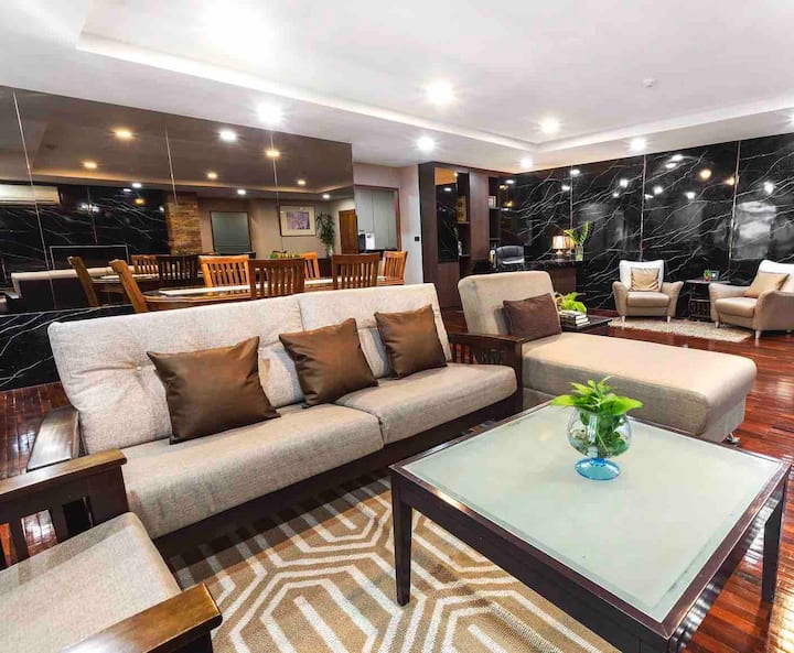 Chic Thonglor 3-bed Condo Great For Large Family - Bangkok