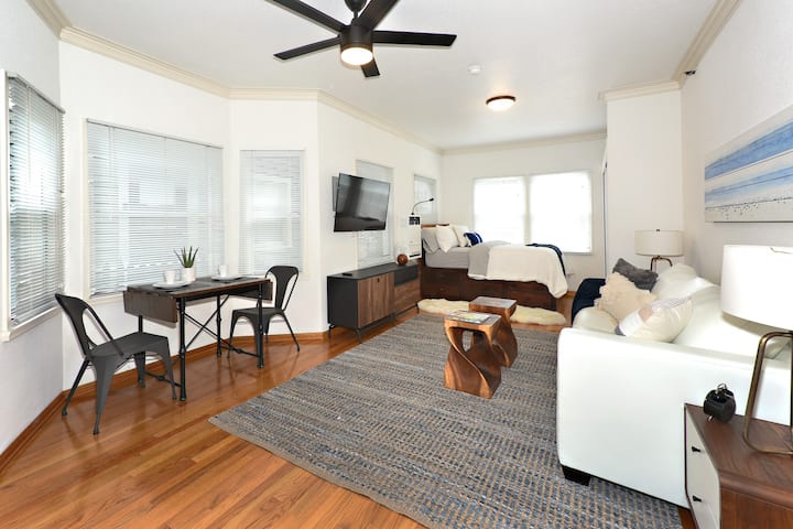 Cozy Venice Beachpad (Next To Sand) B5 - Venice Beach, CA