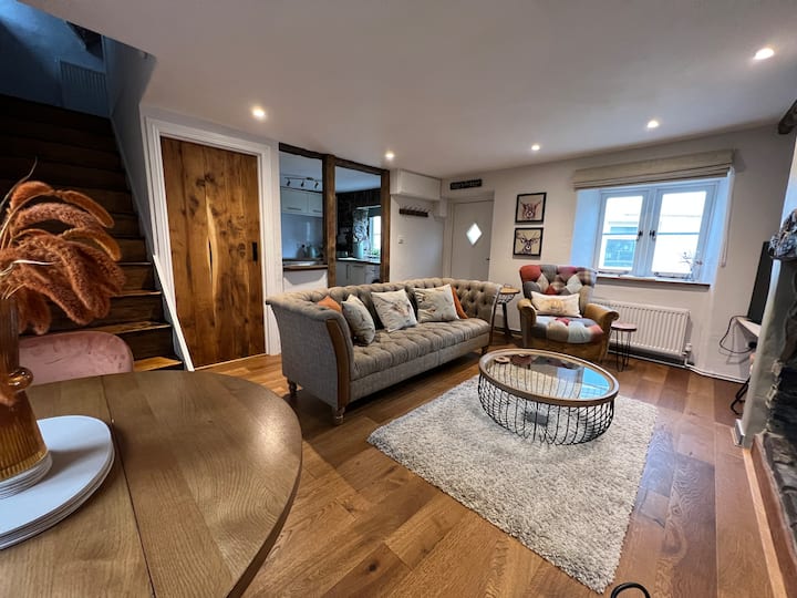 Cosy 2 Bedroom Cottage With Inglenook Fireplace - North Devon