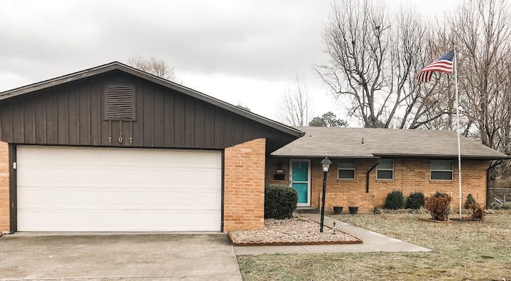 Entire House In The Heart Of Nw Ar W/ Office Space - Springdale