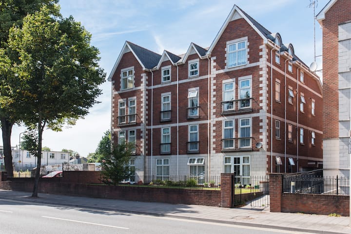 Quiet Two Bedroom Apartment Near Cardiff Centre - Cardiff