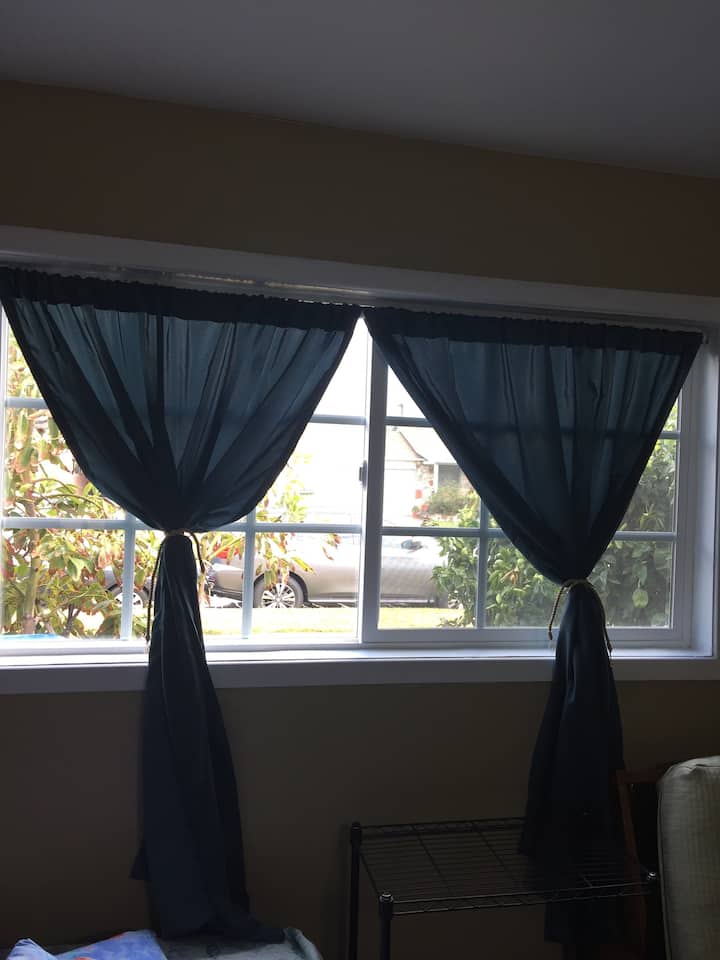 Private Studio/ Private Bath/entrace/kitchenette - Sun Valley - Los Angeles