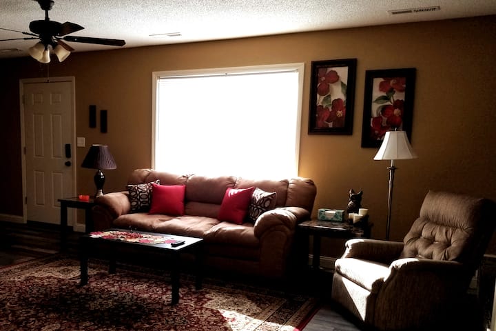 4 Br, 3 Min Walk To Mu, 8 Minute Walk To Downtown - 컬럼비아