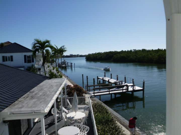 B6 Waterfront Marco Island Condo - Marco Island, FL