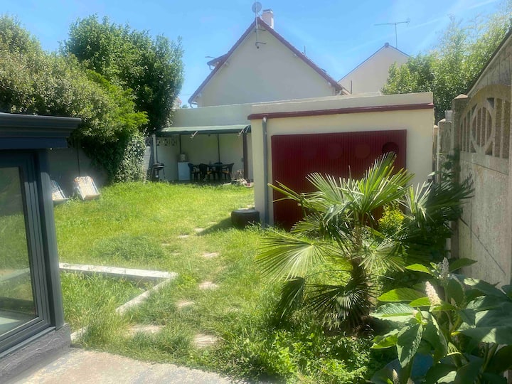 Maisonnette Indépendante Avec Jardin - Créteil