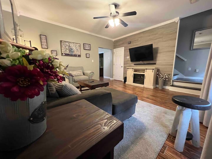 Great Smoky Mountains Townhome Getaway - Sevierville, TN