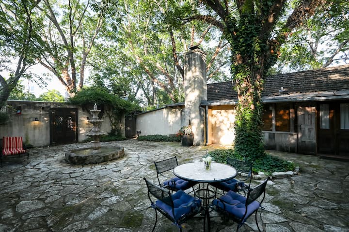 Kristin's Suite | Private Patio | Close To Main - Fredericksburg, TX