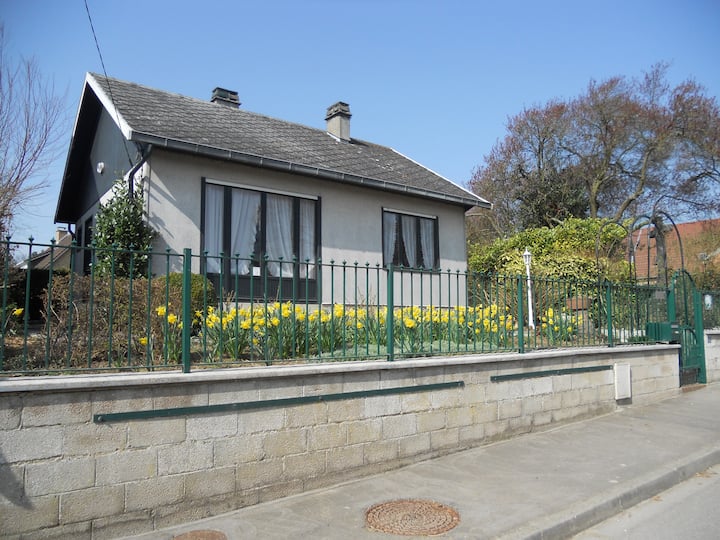 Maison : 2 Chambres, Salon Et Petit Jardin - Cassel, France