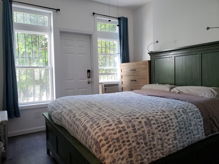 Guest Suite With Private Backyard - Brooklyn, NY