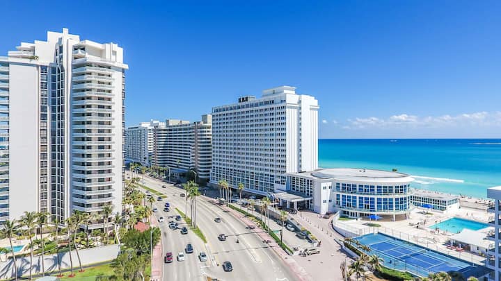 Your Dreamed Bay View Studio At Castle Beach Club - Miami Beach, FL