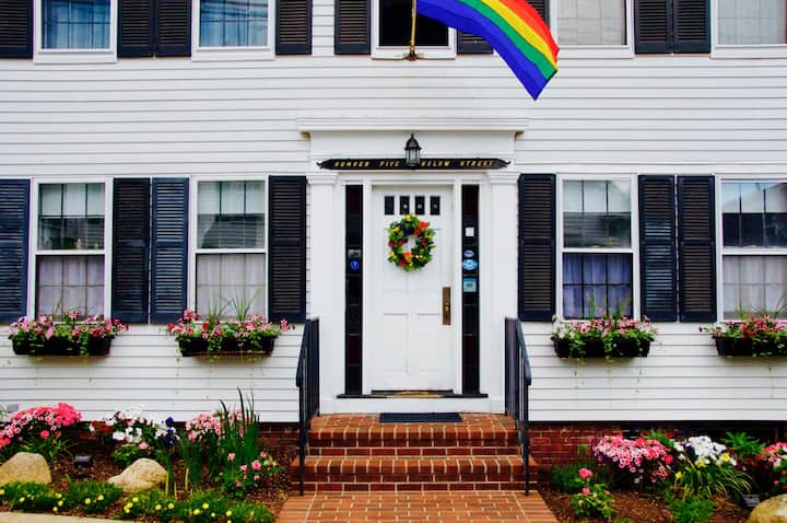 Howards End - Room 1-1 (Private Bath & Entrance) - Provincetown, MA