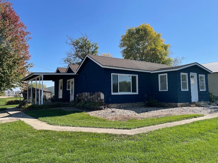 Grant’s Cottage On The Coyote Ranch - Okoboji, IA