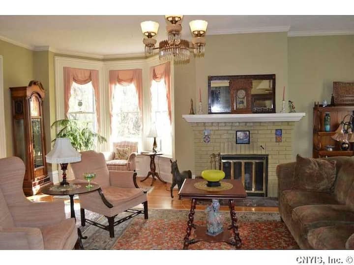 Serendipity Lv Red Rm (W/o Breakft)shared Bathrm - Oswego, NY