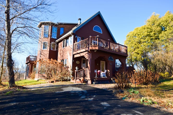 Beautiful Modern Swiss Cottage In Athens, Ny - Hudson, NY