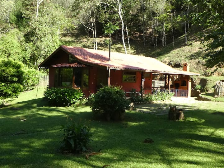 Bangalô Charmoso Em Natureza Exuberante - Nova Friburgo