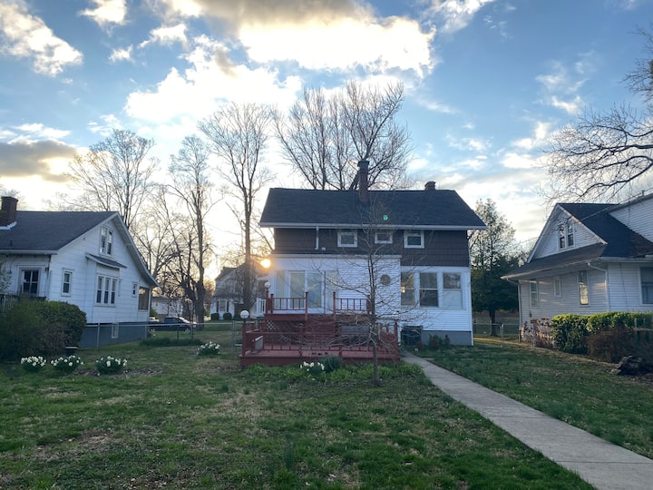 Cozy Rental 1.5 Miles From Churchill Downs! - Louisville, KY
