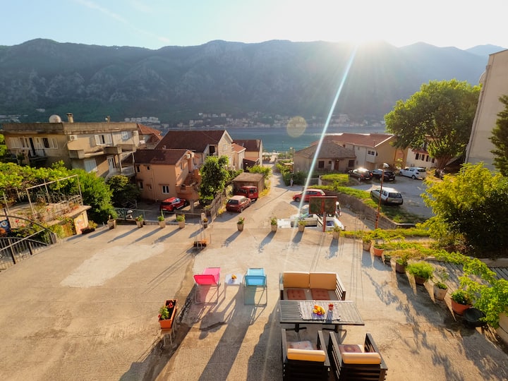 Charming One-bedroom Apartment With Sea Views - Kotor