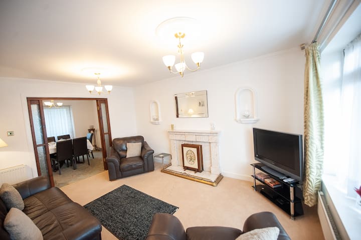 Private Detached Dormer Bungalow 3 Double Bedrooms - Preston