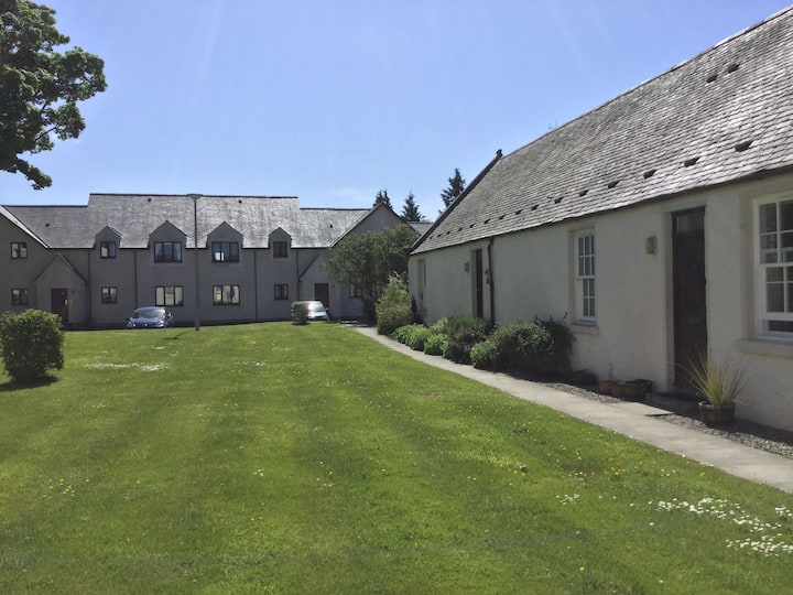 Courtyard Cottage-free Parking - Inverness