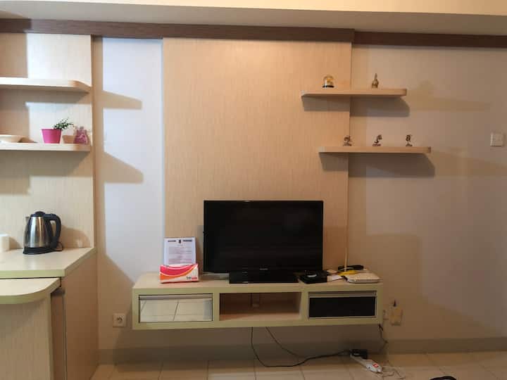 Cozy And Homey 1 Bedroom Apartment At Bsd City - Jakarta