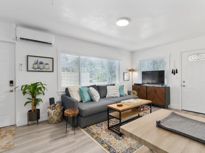 The Junior Princeton- College P’s Cutest Bungalow! - Orlando, FL