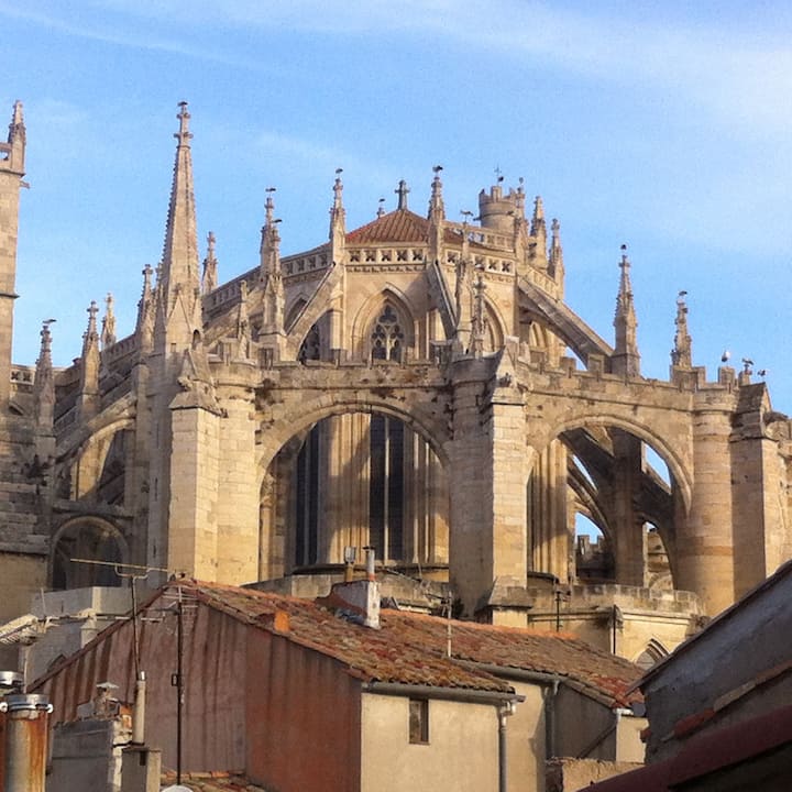 Studio Cœur Historique – Vue Cathédrale Unique - ibis budget Narbonne Sud A9/A61