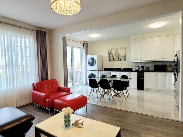 Prime Location Entire 3-bedroom Townhouse - Markham
