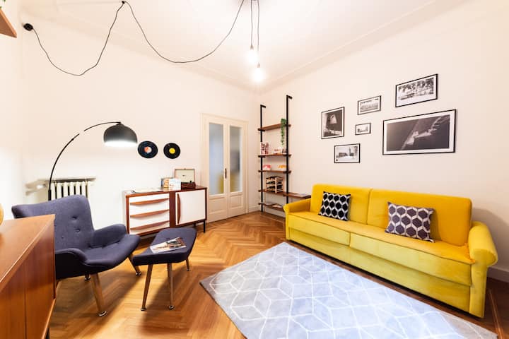 Rego Apartments- Artful Vintage Escape 2br, 6 Pax - Bergamo