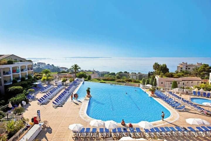 Charmant F2 Climatisé Avec Aperçu Mer Du Jardin - Cannes