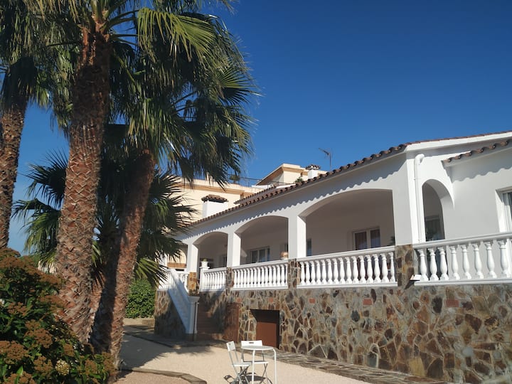 Espectacular Villa En Una Zona Residencial - Llançà