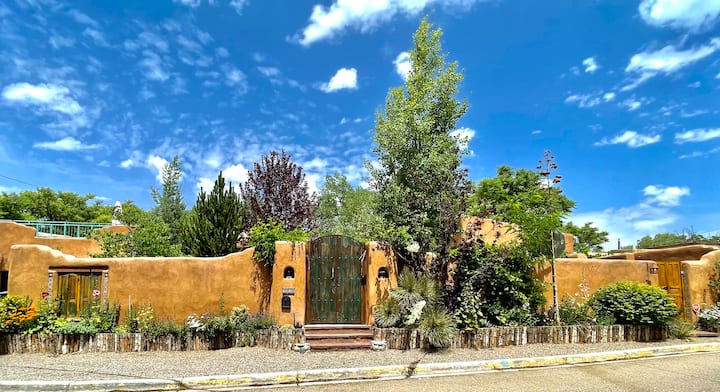 Spacious Historic Downtown Compound  Walk To Plaza - Santa Fe, NM