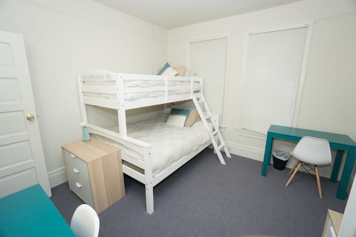 Dwight-2 Bed Furnished Room Near Berkeley. - Berkeley, CA