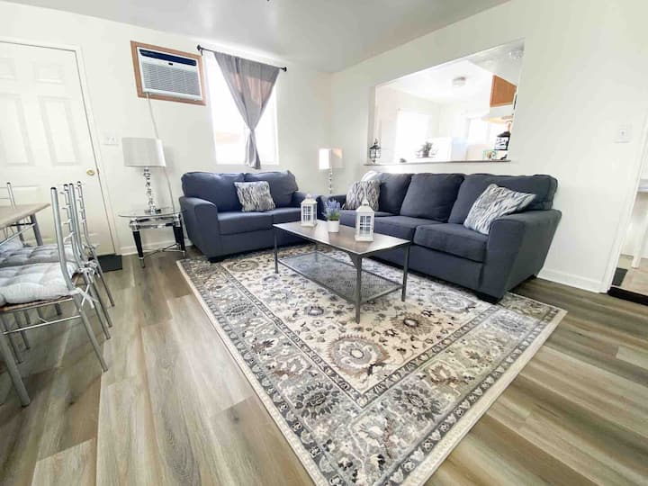 2 Br Gem In Quiet & Safe Area. Perfect For Work! - Palmdale, CA