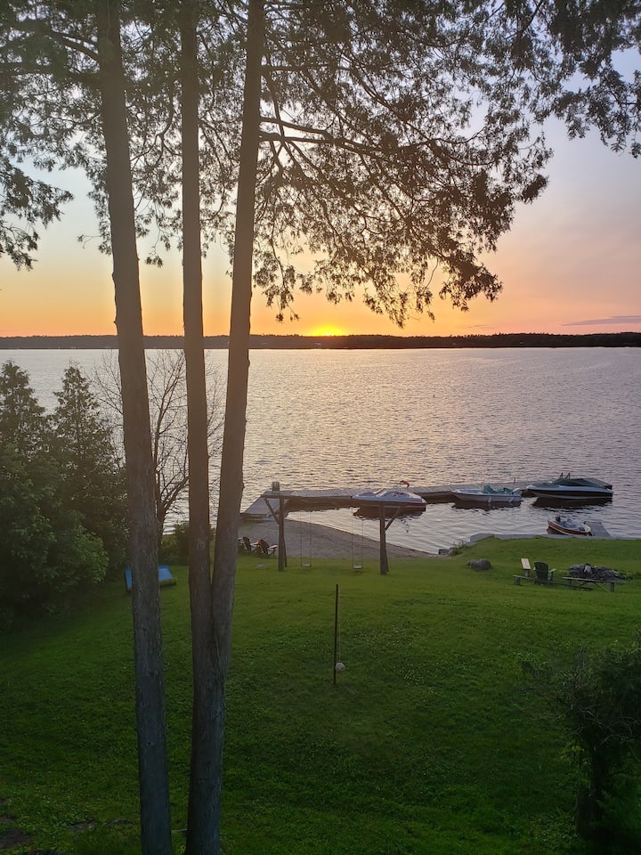 Scenic Cottages (2bdrm) South Shore Sturgeon Lake - Lindsay