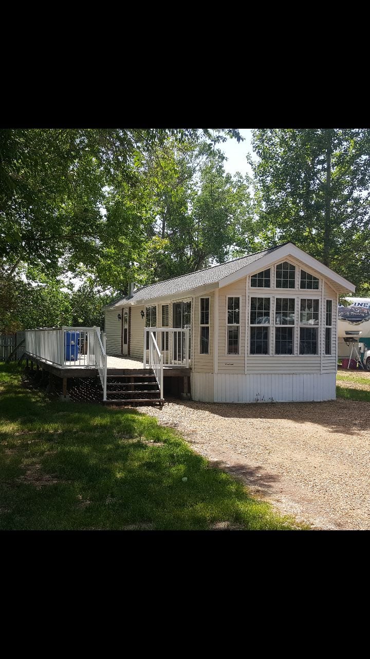 Rex's Retreat - Dinosaur Rv Park - Drumheller