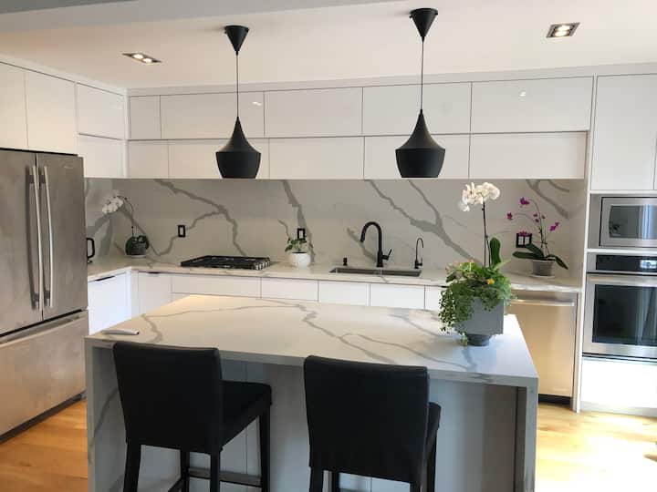Private Room In A Beautiful Upscale Home, Oakville - Oakville